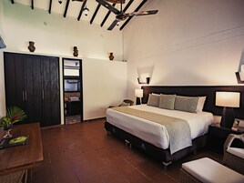 Quarto casal luxo | Roupas de cama premium, camas Select Comfort, frigobar