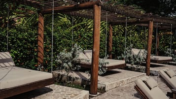 Piscina exterior, da(s) 8:00 à(s) 21:00, toldos gratuitos