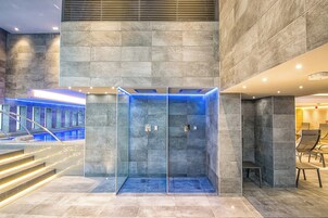 Salas para tratamentos a dois, sauna seca, banheira de hidromassagem