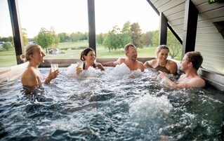 Sauna, banheira de hidromassagem, banho turco