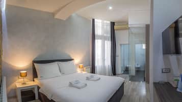 Comfort Double Room | 1 quarto, roupa de alta qualidade, cofre no quarto, secretária