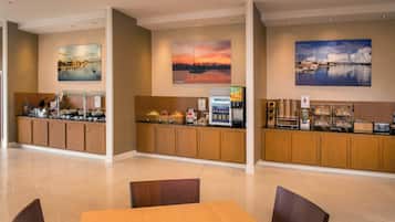 Café da manhã com buffet grátis todos os dias