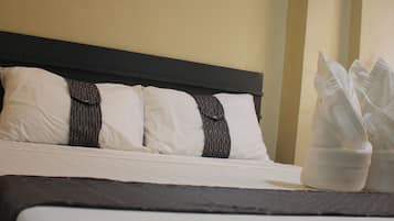 Quarto casal luxo, 1 cama de casal | Escrivaninha, camas extras/dobráveis (sobretaxa), Wi-Fi de cortesia