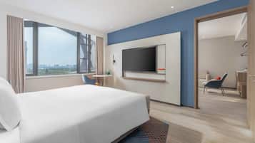Suite, 1 quarto | 1 quarto, edredões de penas, secretária