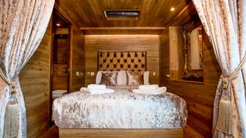 Suite Exclusiva, banheira de hidromassagem grande | Roupa de alta qualidade, cofre no quarto, com decoração personalizada