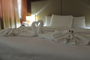 Minibar, cofre no quarto, secretária, berços/camas para crianças grátis 