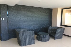 Área de estar no saguão