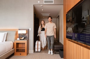 Roupas de cama premium, cofres nos quartos, escrivaninha
