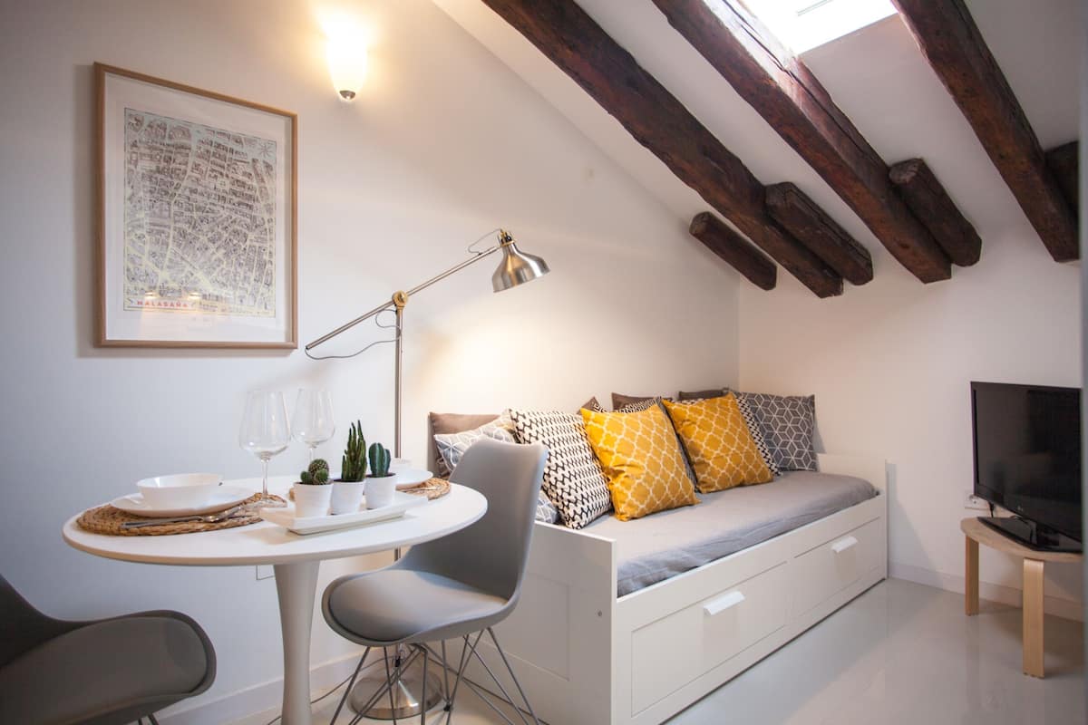 Estúdio Económico (Loft, with Bunkbed and single sofabed) | 1 quarto, roupa de alta qualidade, edredões de penas 