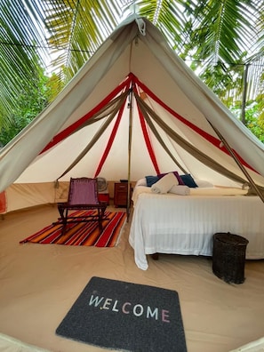 Barraca conforto, 1 quarto, terraço, vista para a praia | Roupas de cama premium, edredons de pluma, camas com colchões pillow-top