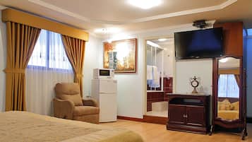 Quarto Familiar, frigorífico e micro-ondas, na torre | 1 quarto, roupa de alta qualidade, cofre no quarto