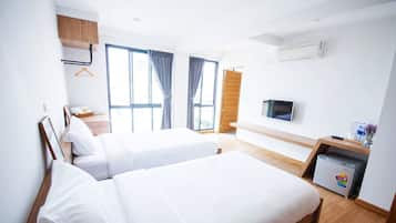 Quarto duplo standard | Roupas de cama premium, escrivaninha, cortinas blackout
