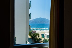 Suite Júnior, vista parcial para o mar | Vista do quarto