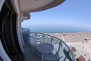 Quarto Duplo Standard, vista parcial para o mar | Terraço/pátio interior