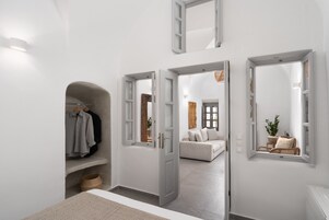 Suíte premium, 2 quartos, banheira de imersão (Calypso) | Roupas de cama antialérgicas, frigobar, cofres nos quartos