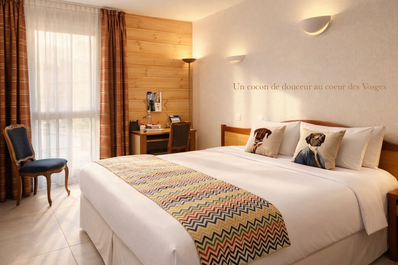 Quarto Duplo Superior | Com decoração personalizada, com mobília individualizada, secretária 