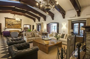 Área de estar no saguão