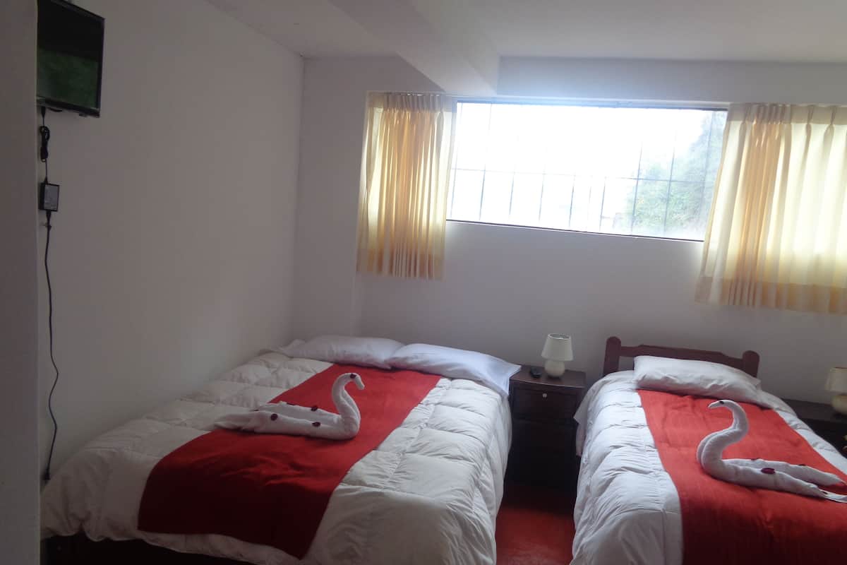 Quarto duplo | Cofres nos quartos, escrivaninha, quartos à prova de som