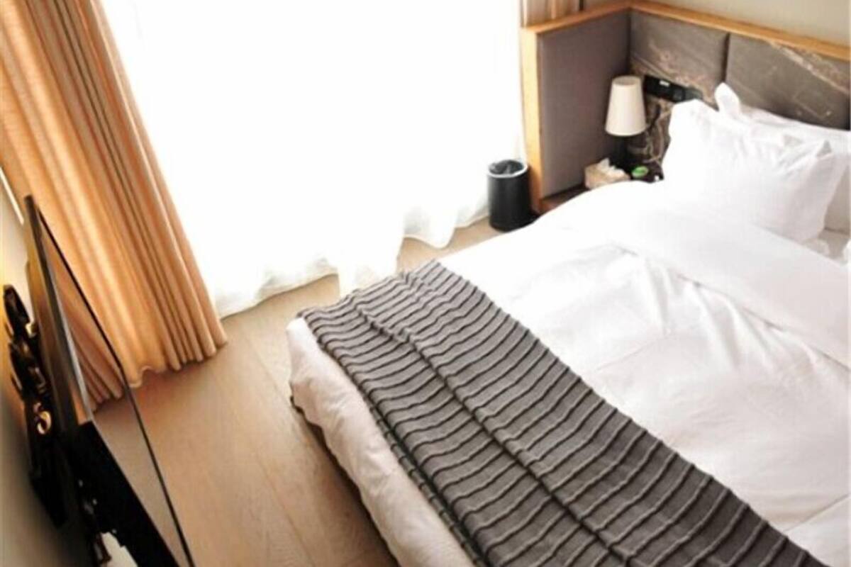Quarto Económico | Minibar, cofre no quarto, secretária, cortinas/cortinados opacos