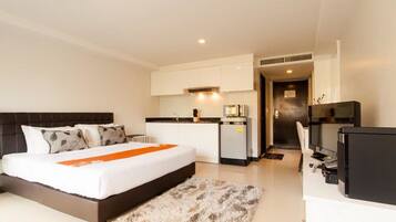 Estúdio | Minibar com produtos grátis, cofre no quarto