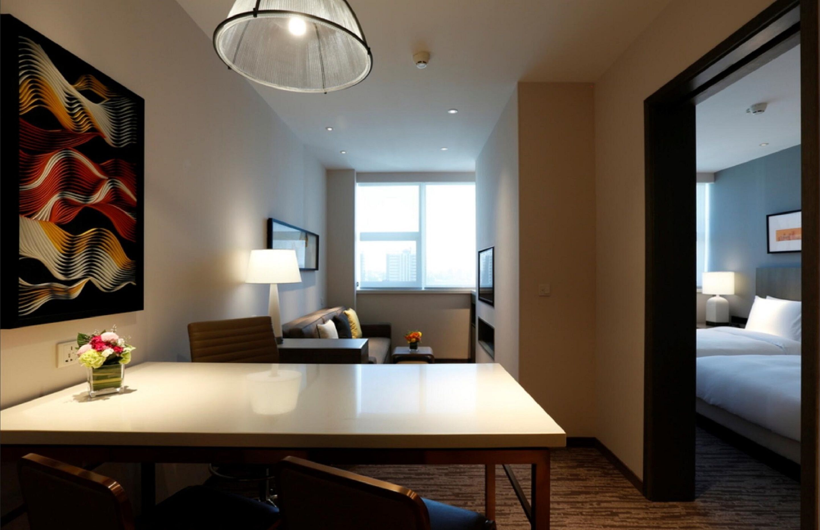 Roupa de alta qualidade, minibar, cofre no quarto, secretária 