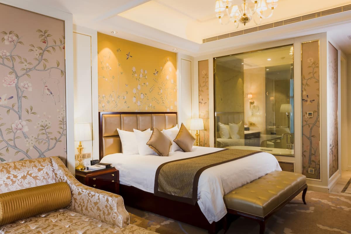 Suite Deluxe | Minibar, cofre no quarto, secretária, cortinas/cortinados opacos