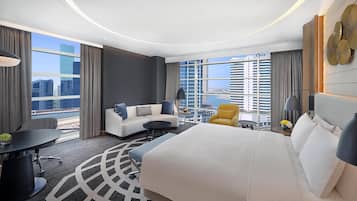 Quarto Individual Deluxe, 1 cama king-size | Roupa hipoalergénica, edredões de penas, minibar