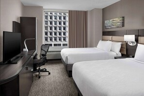 Quarto, 2 camas de casal | Roupas de cama antialérgicas, cofres nos quartos, escrivaninha