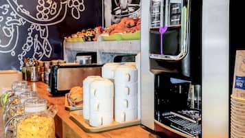 Café da manhã com buffet todos os dias (EUR 9.50 por pessoa)