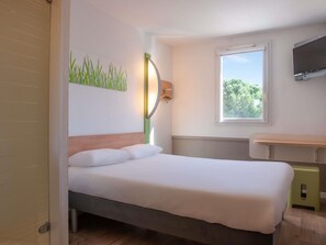 Quarto casal | Escrivaninha, cortinas blackout, Wi-Fi de cortesia, roupa de cama