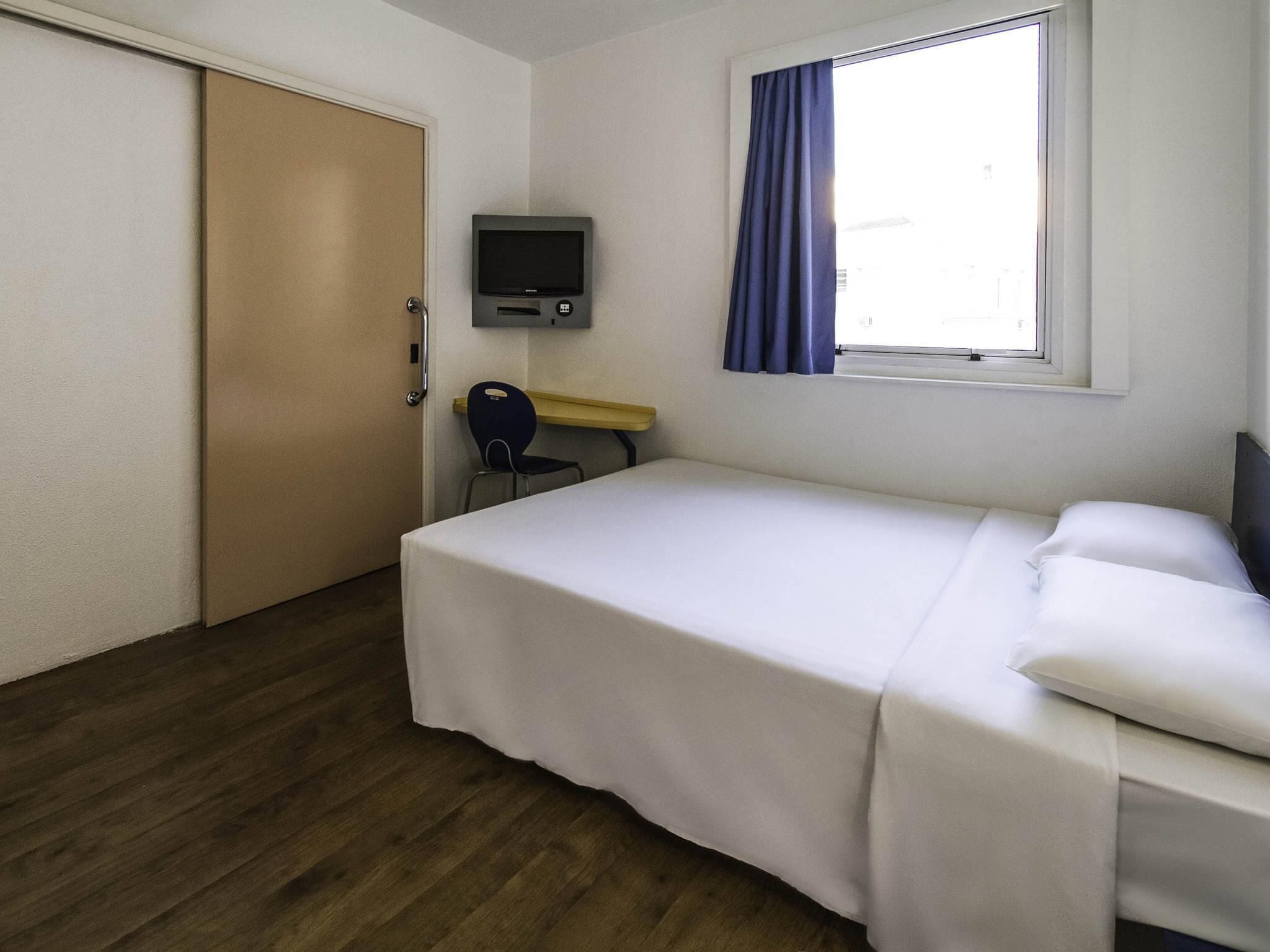 Quarto Standard, 1 cama de casal | Wi-fi grátis 