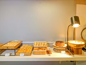 Café da manhã com buffet todos os dias mediante uma taxa