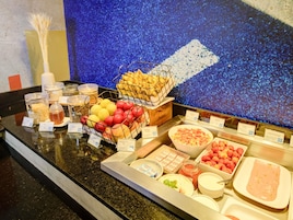 Café da manhã com buffet todos os dias mediante uma taxa