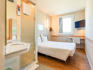 Apartamento Económico, 1 cama de casal | Secretária, quartos insonorizados, berços/camas para crianças grátis 
