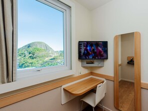 Quarto Standard, 1 cama de casal, acessível | Secretária, quartos insonorizados, berços/camas para crianças grátis 