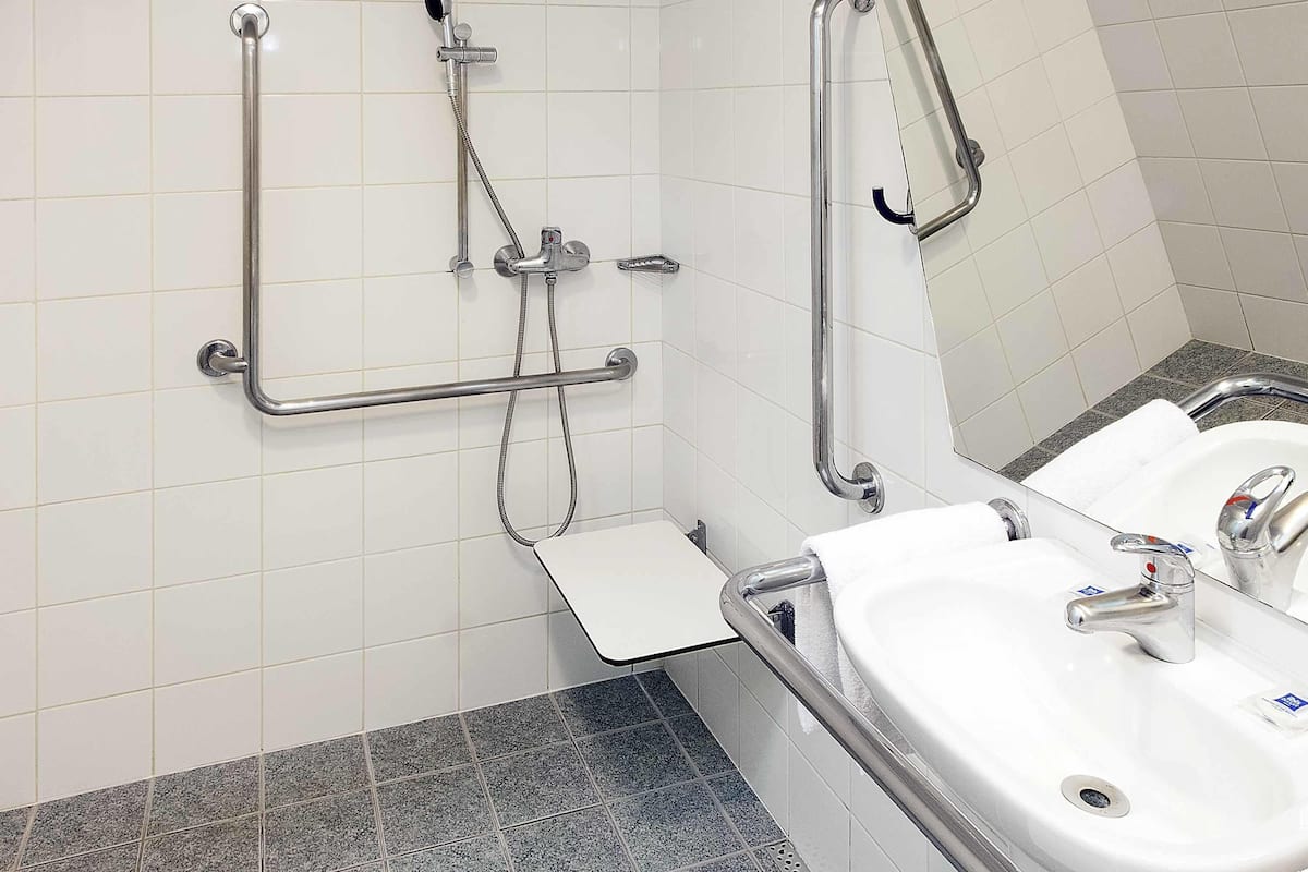 Quarto standard | Individualmente decorados, escrivaninha