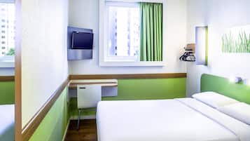 Quarto Clássico, 1 cama de casal | Secretária, secretária adequada para computadores portáteis