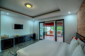 Suite, 1 cama king-size, varanda | Cofre no quarto, secretária, Wi-fi grátis