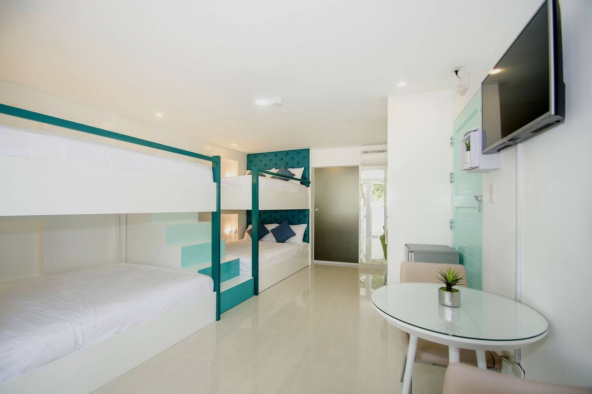 Suite (Superior Family) | Minibar, cofre no quarto, secretária, cortinas/cortinados opacos 