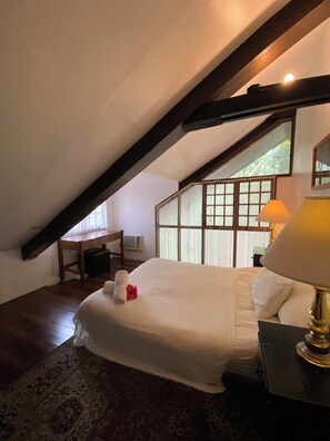 Quarto família, 2 quartos, vista para a praia | Escrivaninha