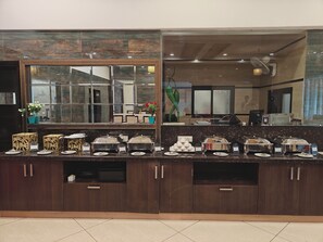 Café da manhã feito na hora todos os dias (INR 350 por pessoa) 