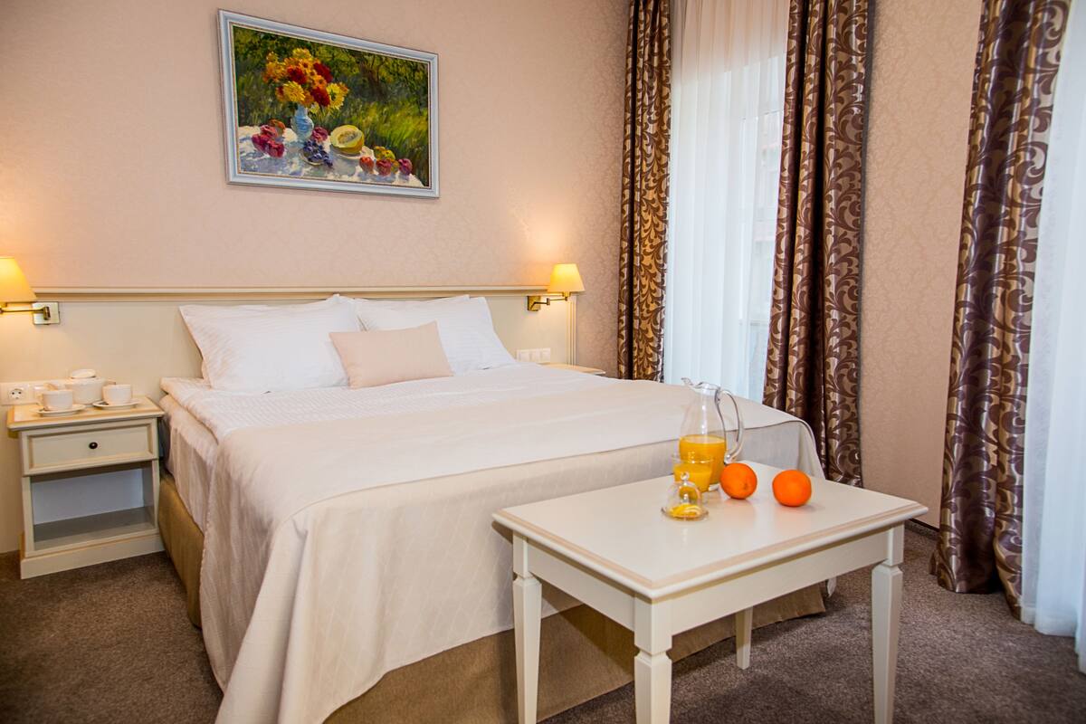 Quarto casal superior | Roupas de cama premium, frigobar, cofres nos quartos, escrivaninha