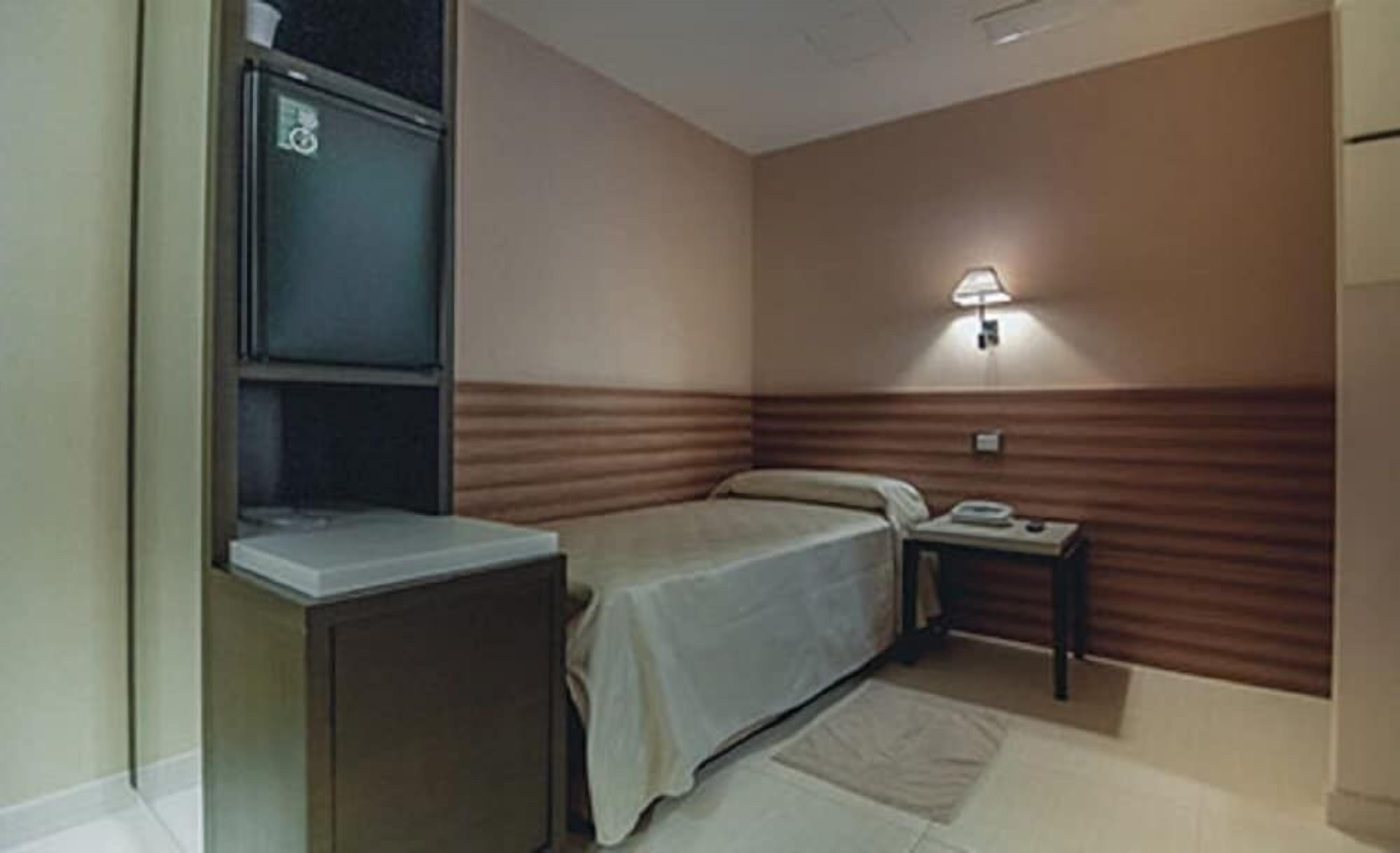 Minibar, cofre no quarto, secretária, cortinas/cortinados opacos 