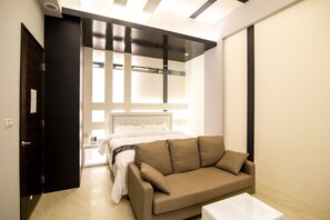 Quarto casal design, 1 cama King, suíte, no piso térreo | Roupas de cama premium, edredons de pluma, camas com colchões pillow-top