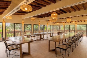 Pequenos-almoços servidos, cozinha marroquina, com vista para o jardim 