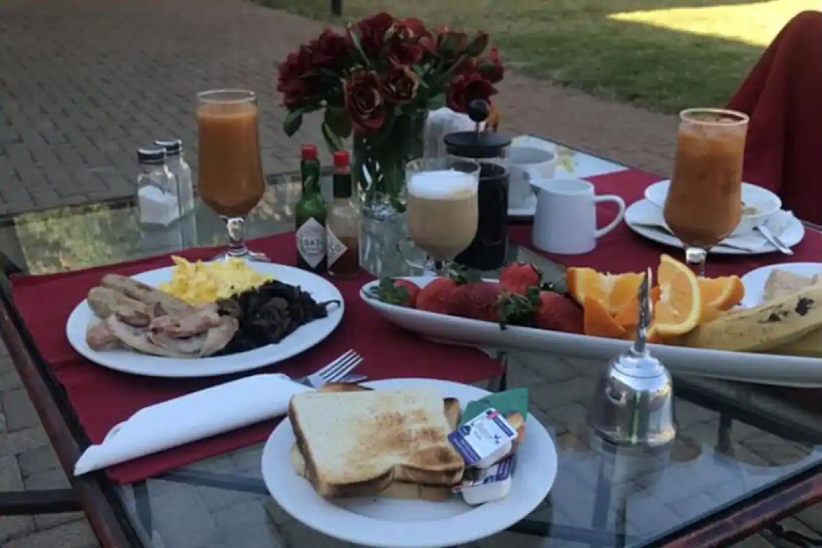 Pequeno-almoço tipo buffet diário (125 ZAR por pessoa) 