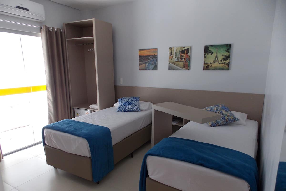 Quarto Duplo ou Twin | Minibar, secretária, cortinas/cortinados opacos, Wi-fi grátis