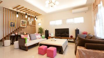 Casa Elite, 4 quartos, junto ao pátio | Sala de estar do lobby