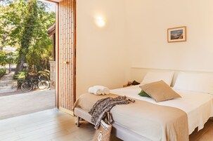 Quarto casal | Frigobar, escrivaninha, Wi-Fi de cortesia, roupa de cama