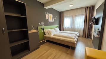 Apartamento Básico, 2 quartos, não fumadores (3 people) | Roupa hipoalergénica, cofre no quarto, secretária